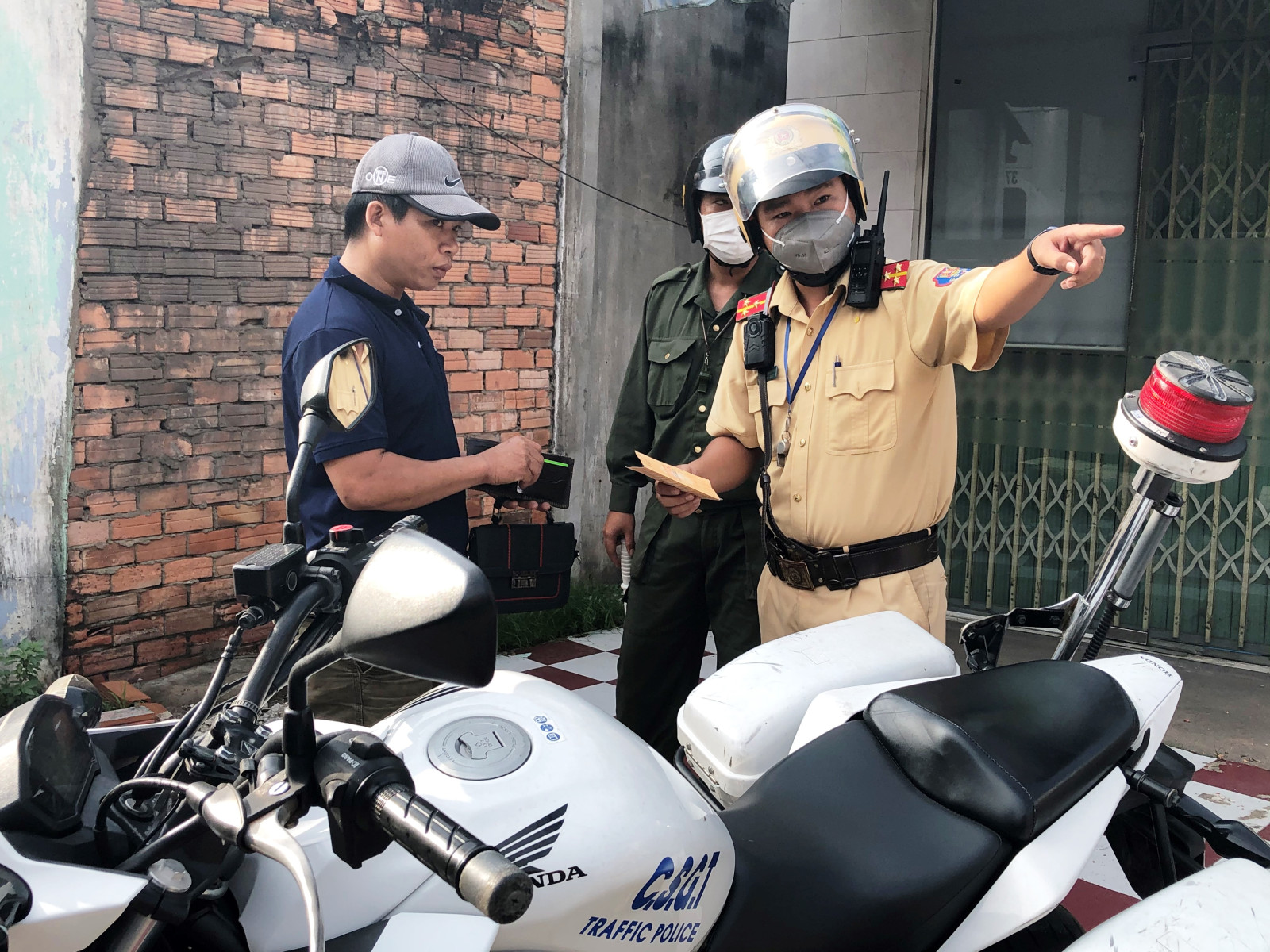 Chú trọng tuyên truyền về an toàn giao thông cho người dân